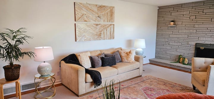 Fully Furnished Seattle Gem - Seattle, WA