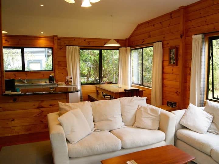 Puka Lodge  (Front Dwelling) - Lake Taupo