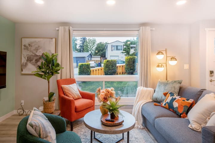 Spacious 5br Home W/3 Bath, Backyard & Grill - Seattle