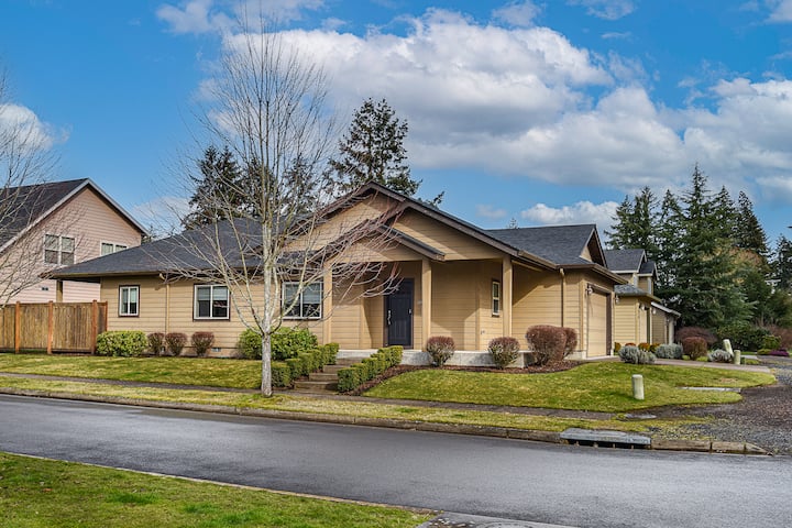 Business,  Adventures & Elite Traveler - Eugene, OR