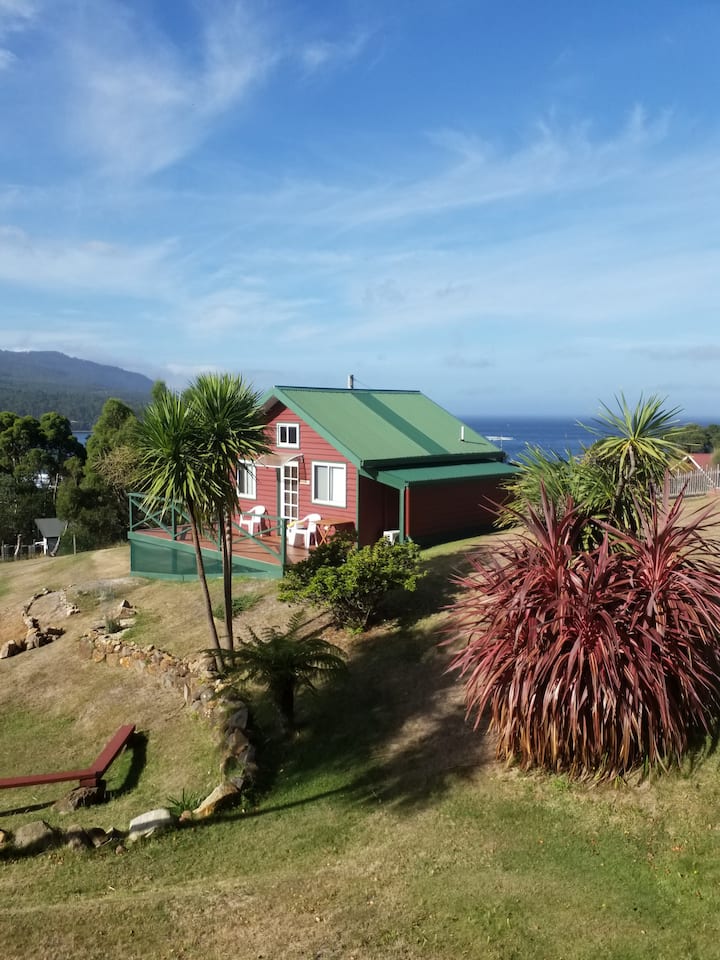 Cash's Cabin - Eaglehawk Neck