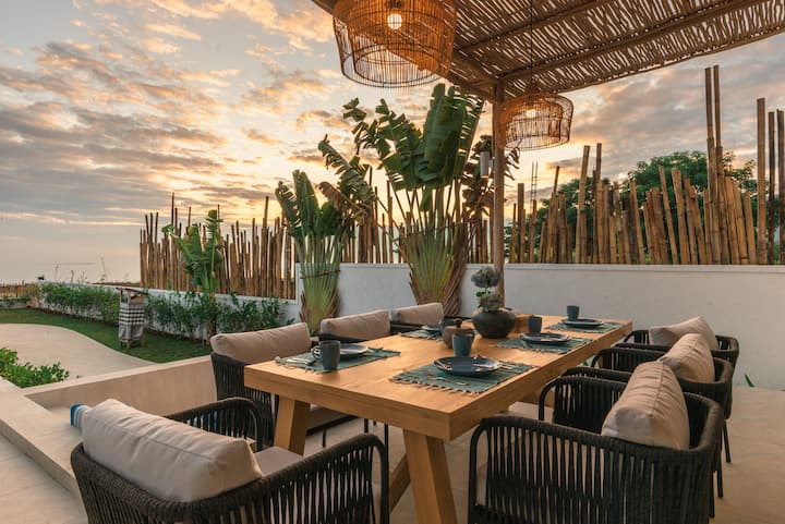 Escape To Paradise In Oceanfront Villa Kandy Ii - Indonesia