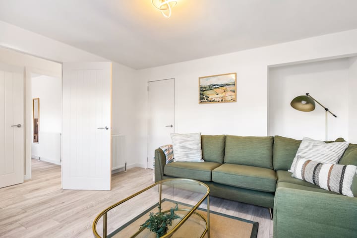 Catto Drive - Modern 2 Bed Apartment - Peterhead