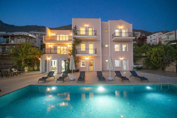 Deniz Manzaralı 12 Kişilik Modern Villa 07-3937 - Kalkan