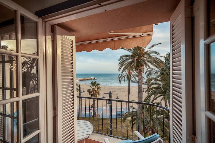 Cozy Beach Apt > Month+ Stays - Sitges