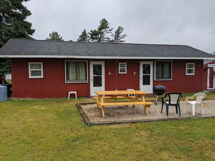 Trout Lake Resort- Cabin 4 - Trout Lake Township, MI