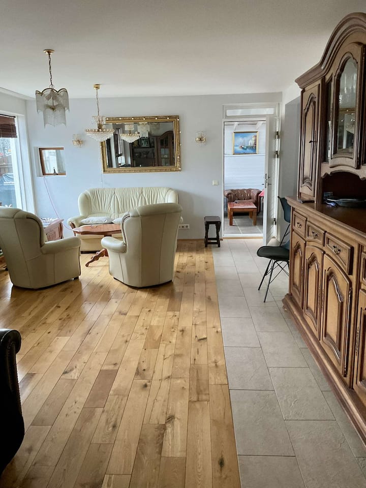 Ground Floor Apart. With Hot Tub - Reykjavík