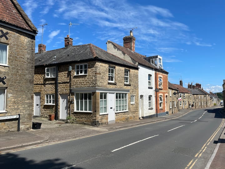 Quirky Stone Cottage, Crewkerne - Crewkerne