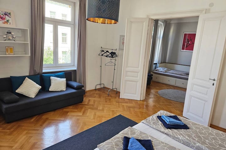 At Translation I Close To Shopping Street & Metro - Vienna