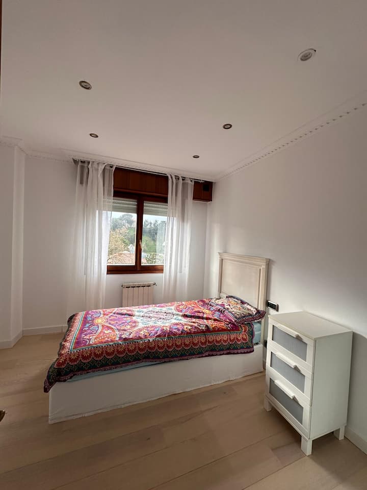 Comparte Piso Conmigo - Laredo, España