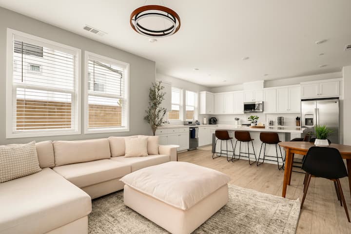 4b In Great Park | Pools | 1gb Wi-fi - Lake Forest, CA