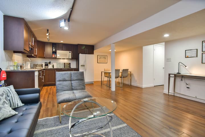 Charming 2bdrm Retreat - Calgary
