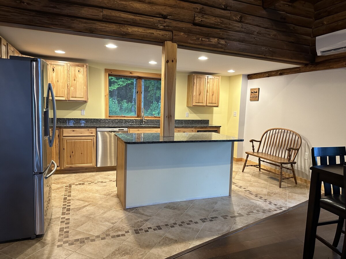 Green Lake Log Cabin - Houses for Rent in Ellsworth, Maine, United ...