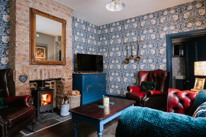 Bronte's Rest - Elegant Charm In Historic Old Town - Scarborough