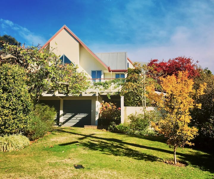 Spacious Home Close To The Waterfront - Akaroa