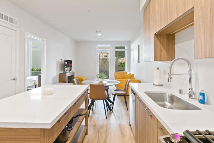 Hollywood Resort - Free Parking | Private Patio - Hollywood, CA