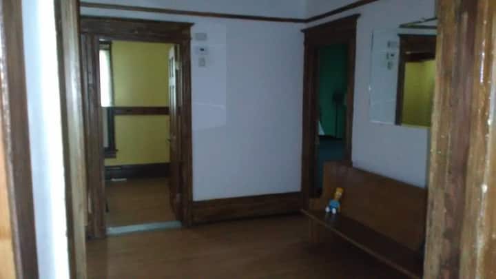 El Parador - Apartment 2 Bdrm Downtown Convenience - Milwaukee, WI