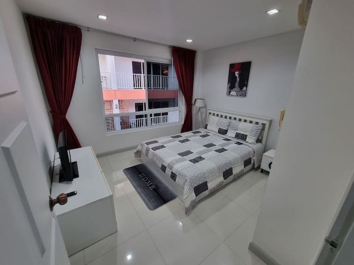Spacious 2 Bedroom In Pratamnak - Pattaya