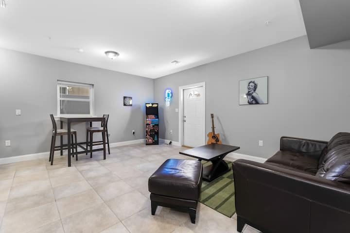 Spacious 1bed With Arcade Game Close To Ewr - Staten Island, NY