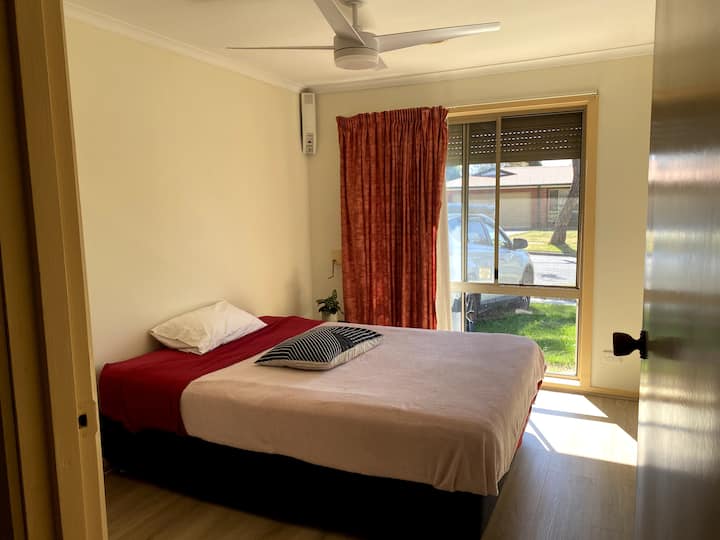 Bedroom In Lovely Seaford House - フランクストン