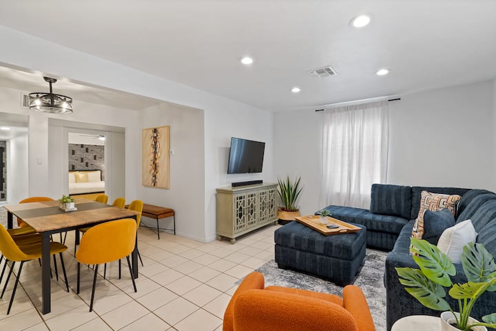 1 Mile To Uofa & Downtown | 4 Bdrm | Heated Pool - Tucson, AZ