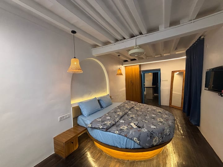 Greek Style Double Bath-tub Apt - Mumbai