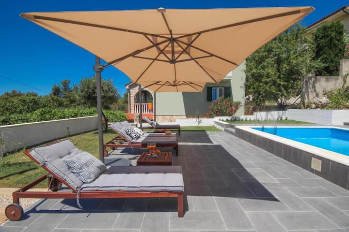 Apartments With 4 Bedrooms - Tisno