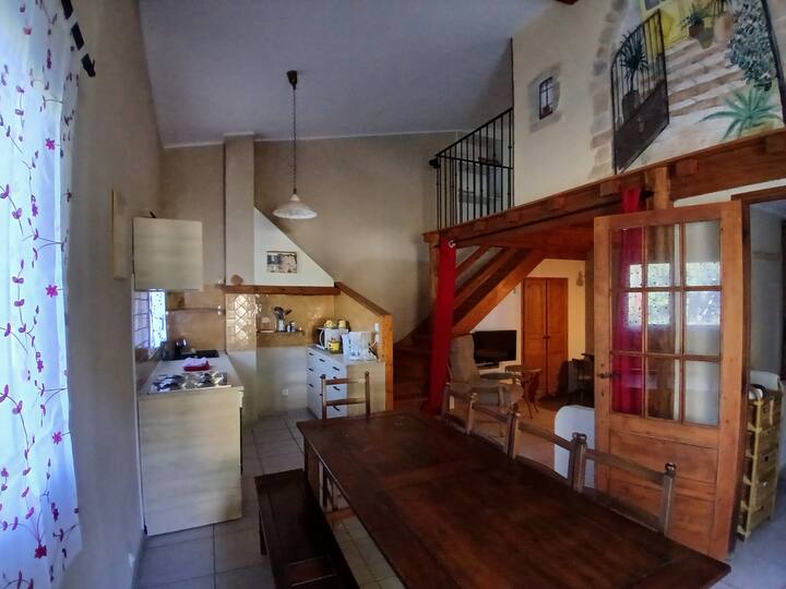 Gîte Dans Corps De Ferme - Drôme