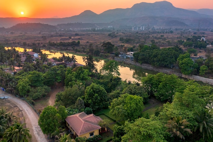 Stayvista At Vintage Estate W/ Plunge Pool - Karjat