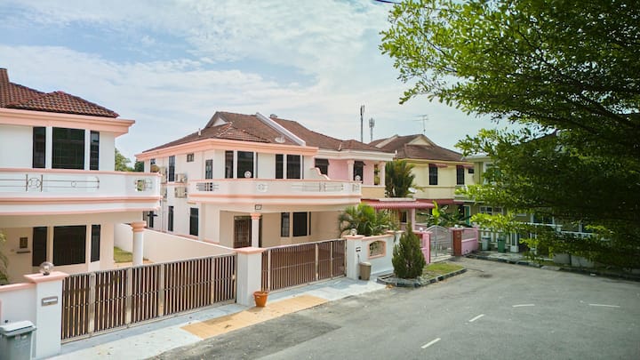12 Pax New Reno Landed House - Batu Maung