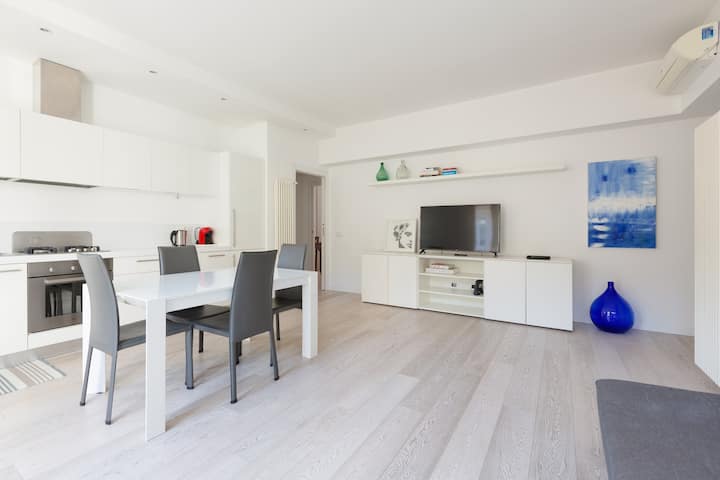 Guesthost - Navigli Modern Apartment With Balcony - Milan