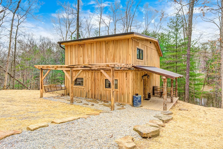 3.5 Acre Waterfront Cabin W Htub - Brown County, IN