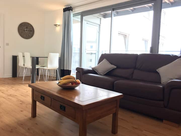 Large And Cozy Apartment - London