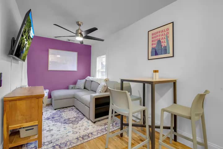 Brightly Restored 2 Bedroom In Allentown District - Buffalo, NY