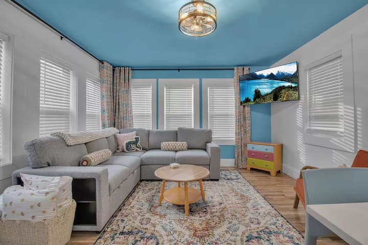 Colorful Restored 2br Close Walk To Dining & Bars - Buffalo, NY