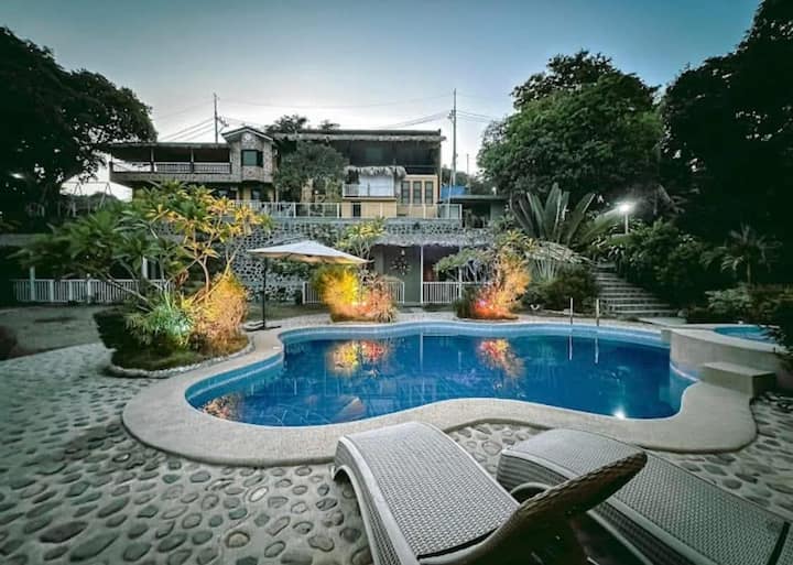 Resort Home With Pool & Mountain View - Antipolo