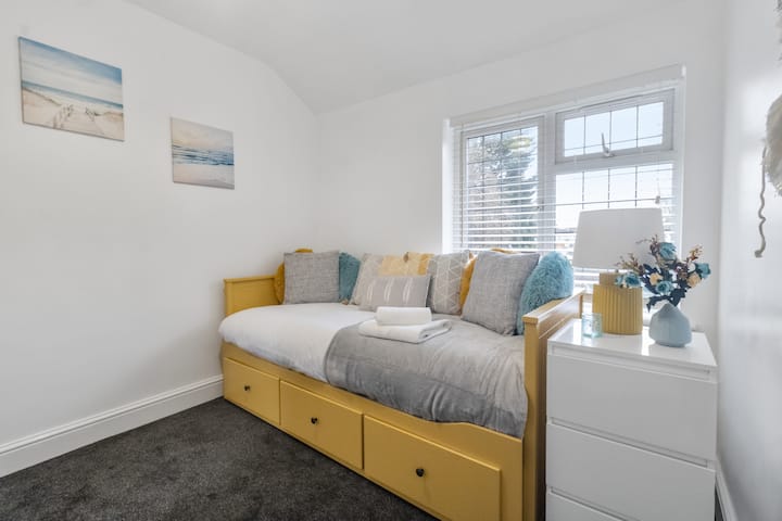 Spacious 4-bedroom Home In Vibrant East London! - Barking