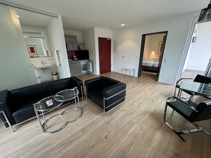 2 Zimmer Apartment Mit Balkon - Stuttgart