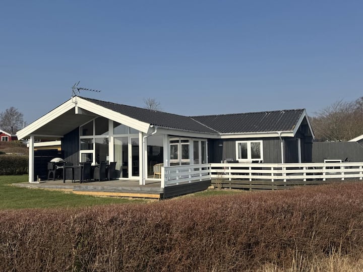 Smukt Sommerhus Med 
 Unik Udsigt - Sønderborg