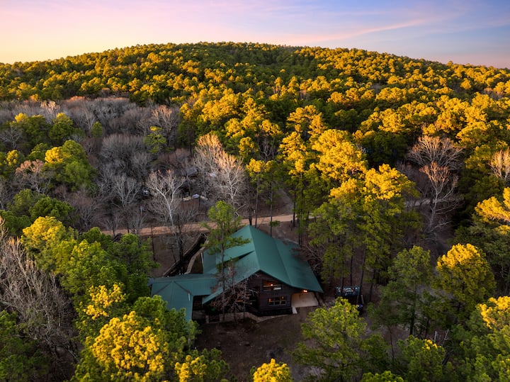 Hideaway Lodge | Spa | Sleeps 20 - Oklahoma