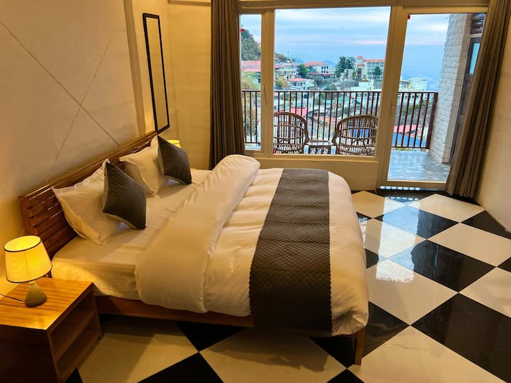Room With Balcony - The Vyom - Mussoorie