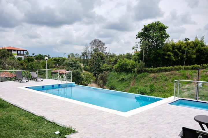 Oasis Montenegro Pool/jacuzzi 10min To Coffee Park - 아르메니아