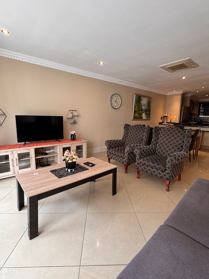 Fantastic 4 Sleeper With Canal Views - Durban