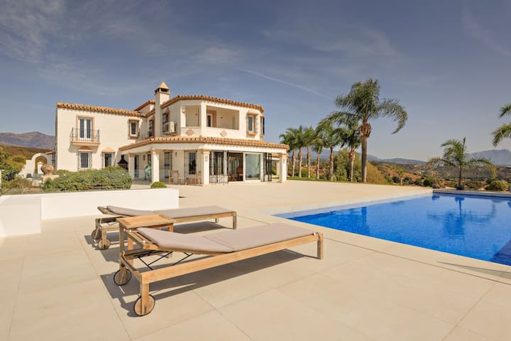 Spacious Villa With Sea View - Estepona