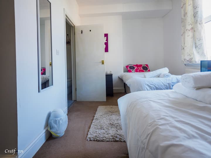 Wood Hus Lodge
Cosy Large Family Room 4 - Stoke-on-Trent
