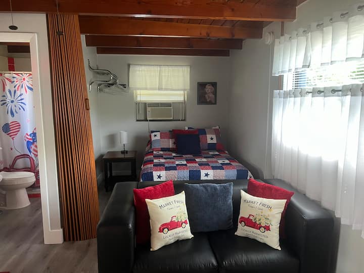 Two Bedroom Cabin At Lakeside Retreat - Lake Wales, FL