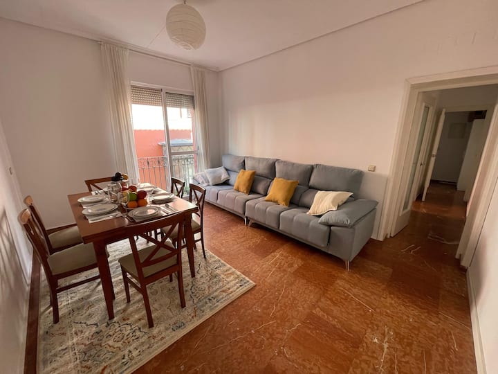 Bright & Large. 13 Pax. 11 Beds - Sevilla