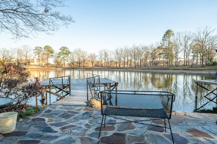 Lakefront Getaway On Lake Hamilton – Sleeps 6 - Hot Springs