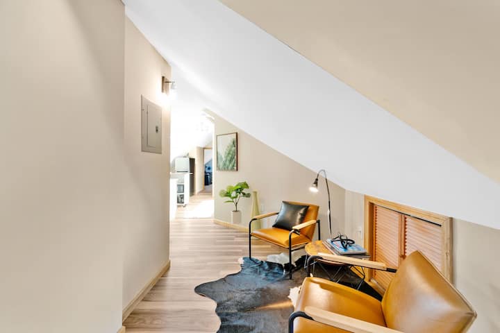 Breezy Beach Loft - 2bd/1ba Apt - No Cleaning Fee - Connecticut