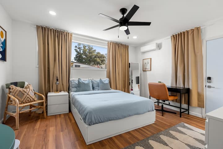 Modern Studio-heart Of La County - La Mirada, CA